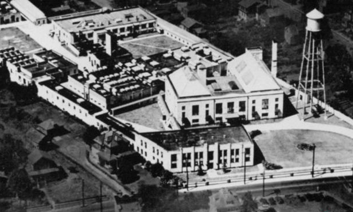 UNIVERSAL PICTURES. The History Of The Legendary Film Studio